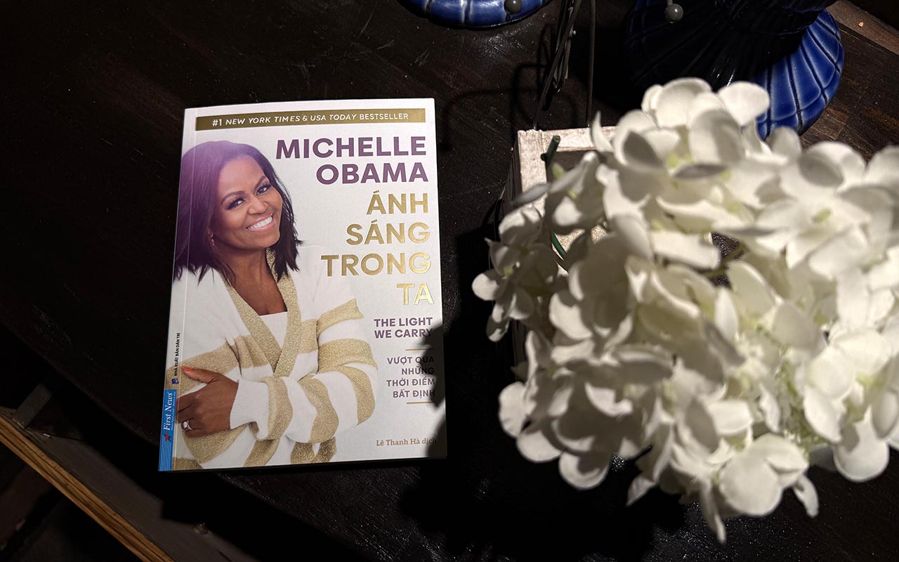 Michelle Obama và hành trình tâm thức "Ánh sáng trong ta" | ELLE