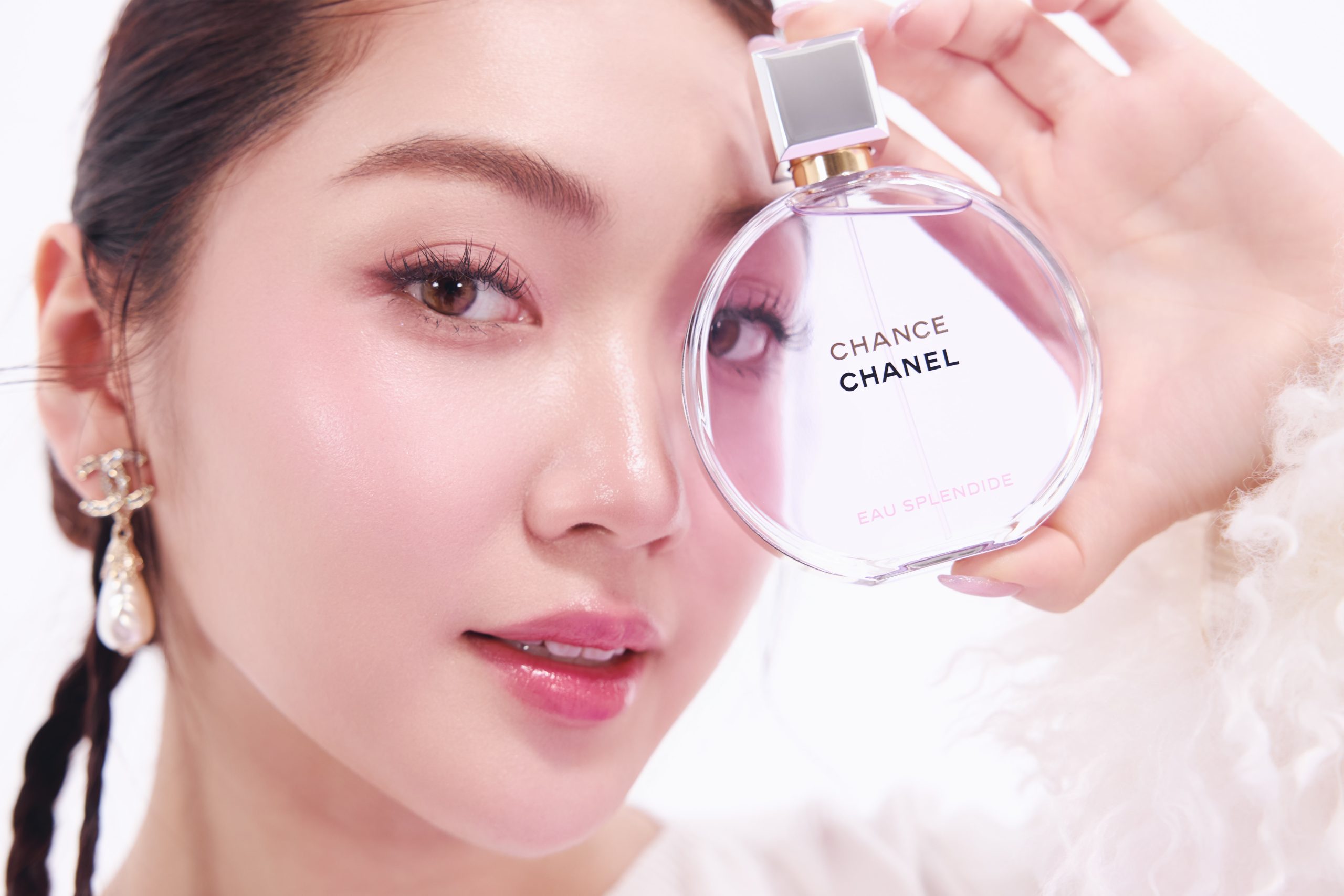 Chloe Nguyễn truyền cảm hứng sống hết mình cùng Chanel | ELLE