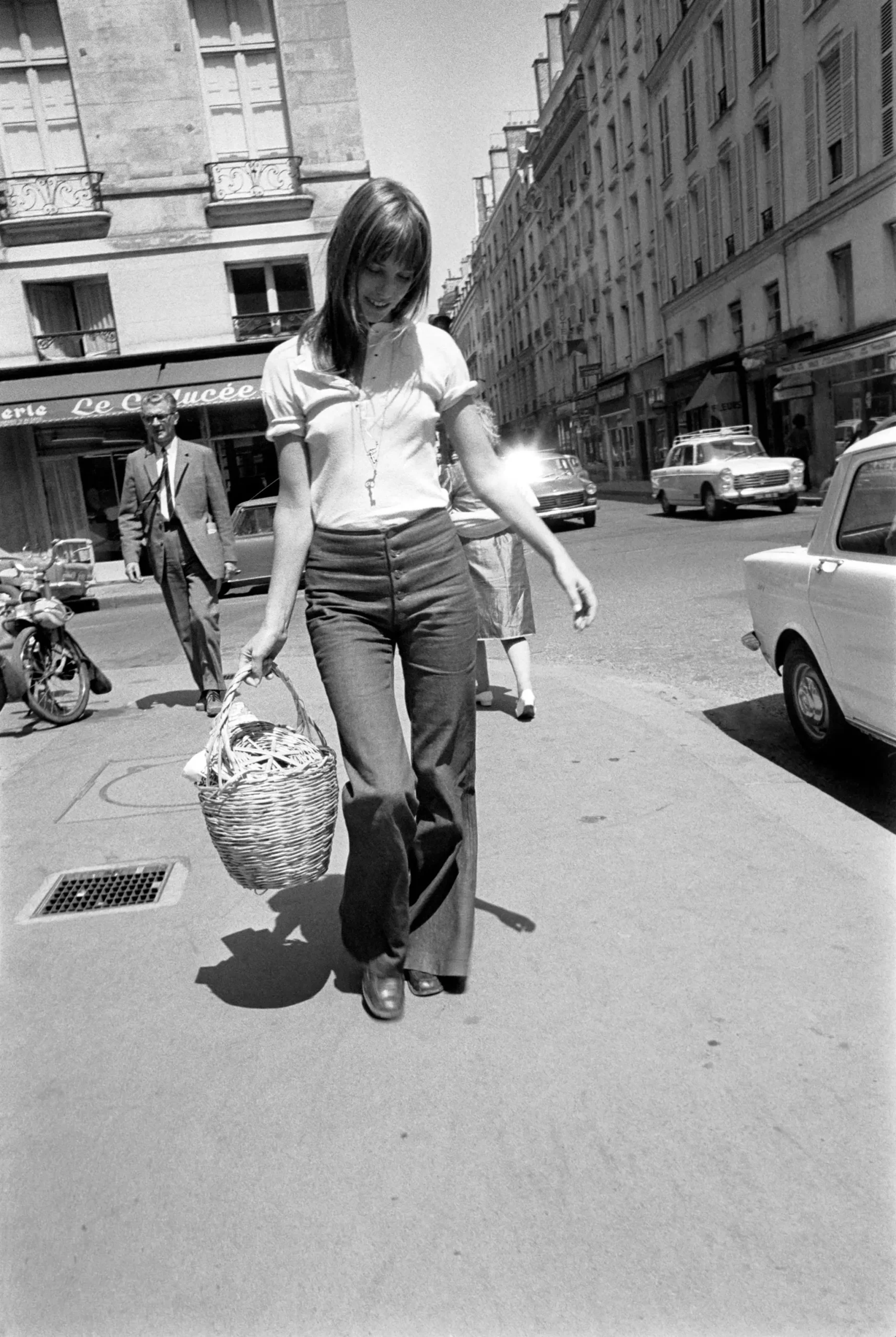 Tại sao phong cách Jane Birkin trường tồn qua năm tháng? | ELLE
