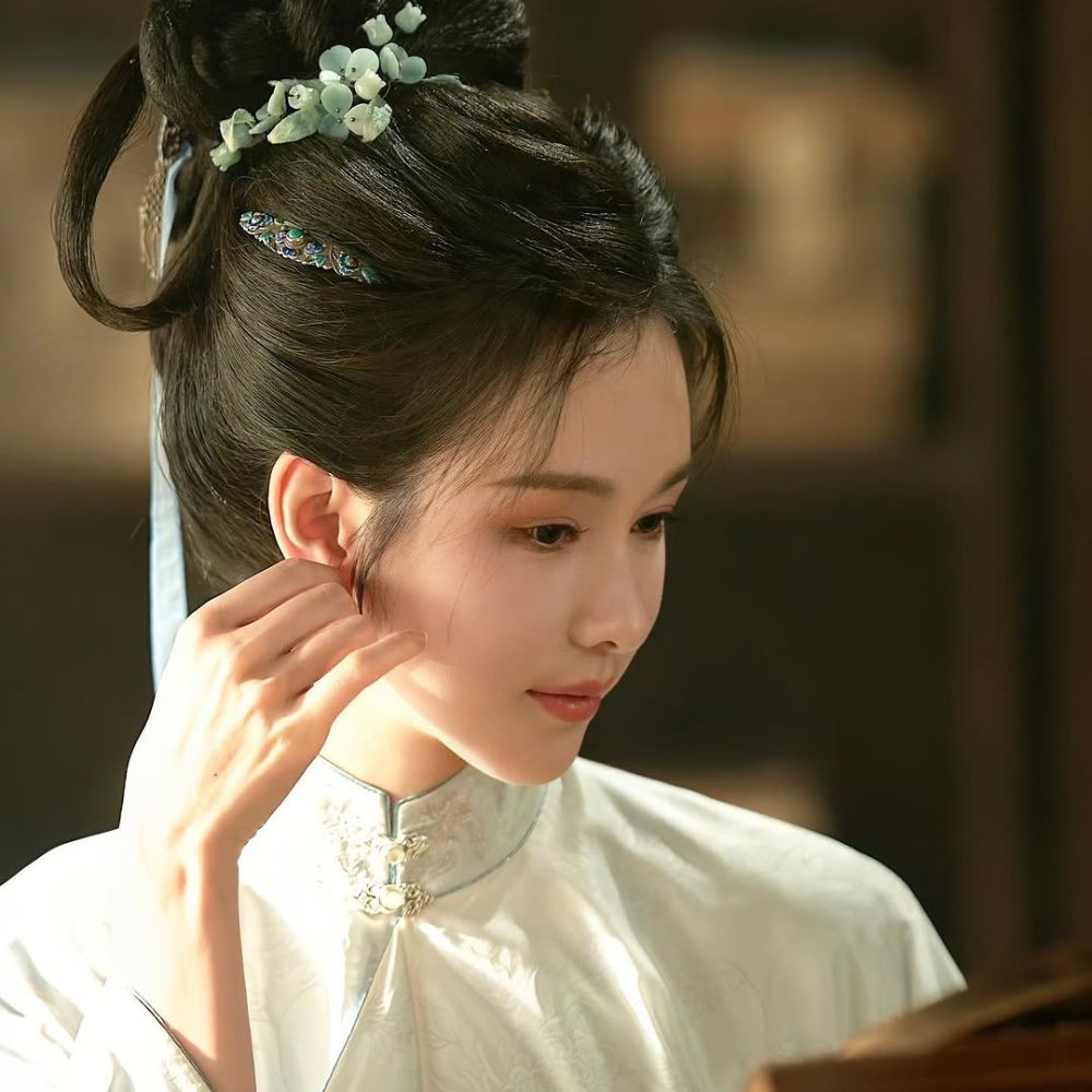 Cách trang điểm như Trần Đô Linh trong phim Quý Nữ | ELLE