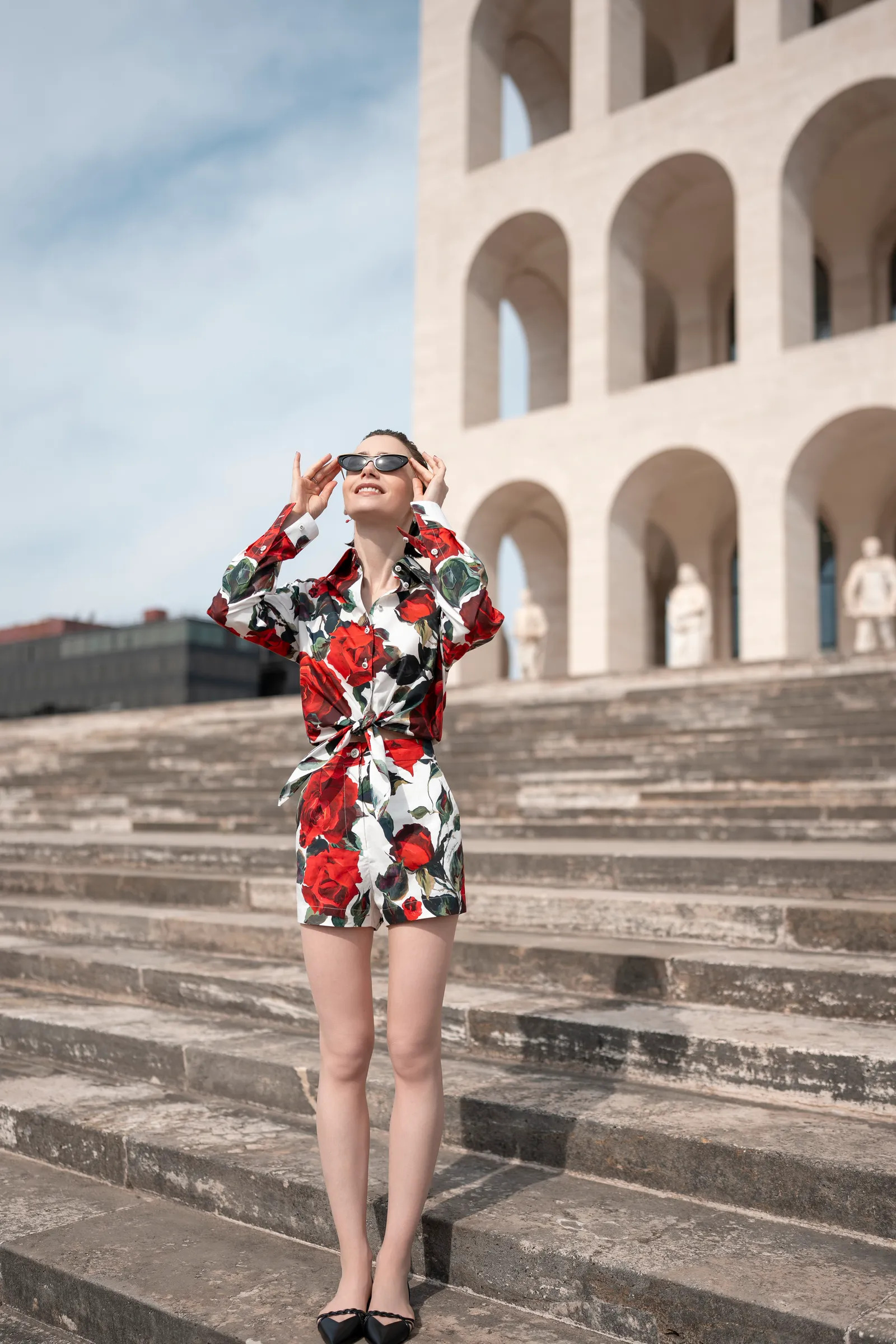 Emily In Paris mùa 5 "tân trang" phong cách Emily Cooper | ELLE
