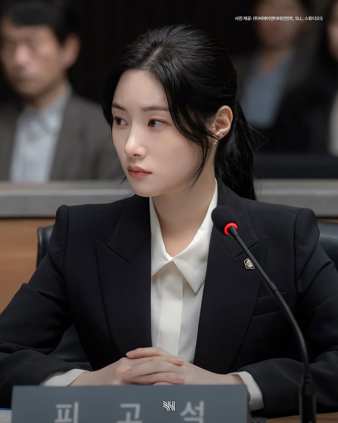 Cùng Jung Chae-yeon phối đồ trong "Beyond the Bar" | ELLE