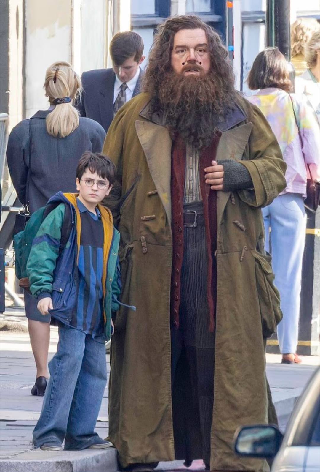 Ngắm nhìn những hình ảnh đầu tiên của series Harry Potter | ELLE