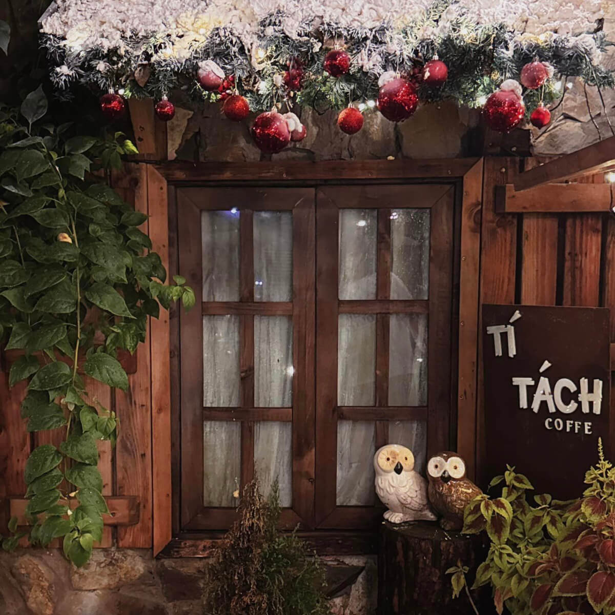 Gợi ý 12 quán cà phê trang trí concept Noel tại Sài Gòn | ELLE