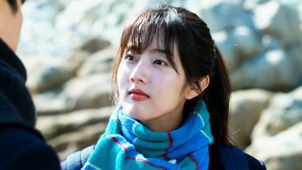Tủ đồ học đường của Shin Eun-soo trong Love Untangled | ELLE