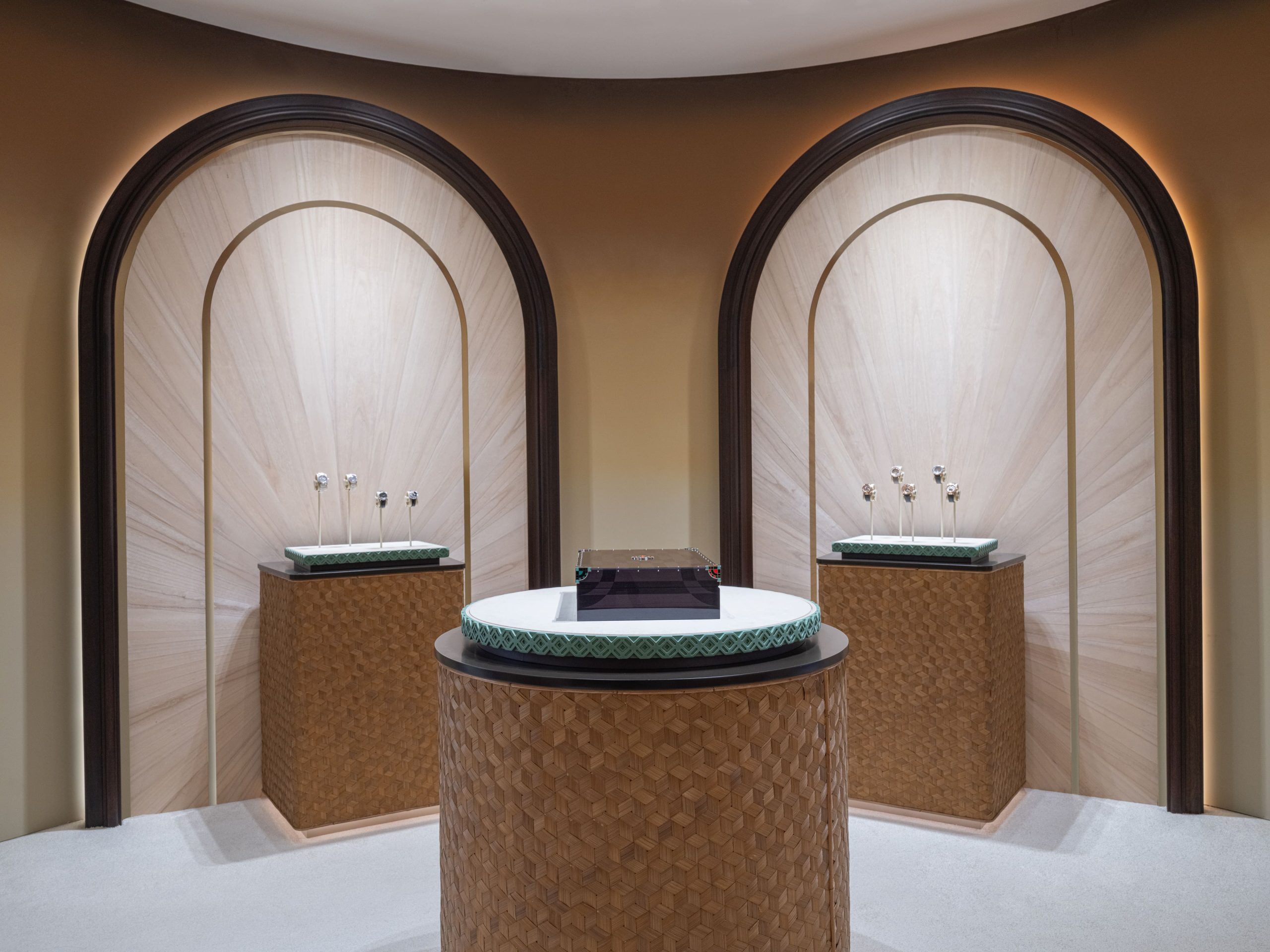 Cartier ra mắt BST Nature Sauvage tại Singapore | ELLE