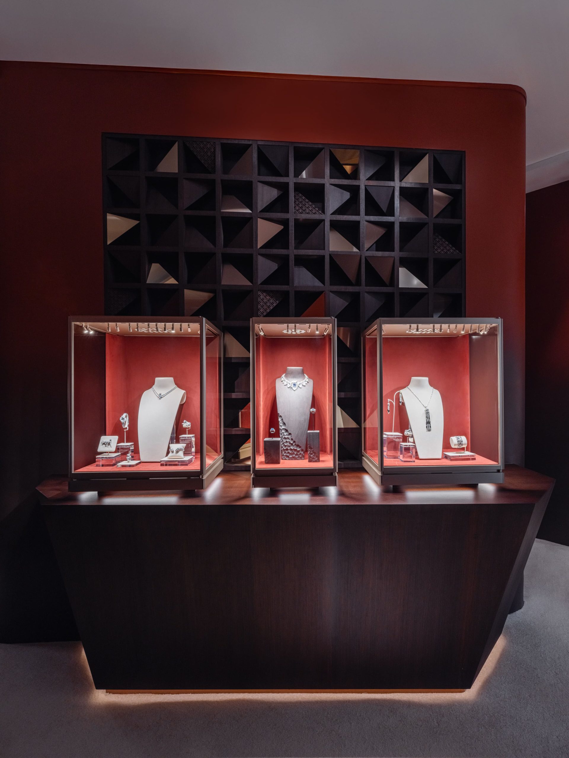 Cartier ra mắt BST Nature Sauvage tại Singapore | ELLE
