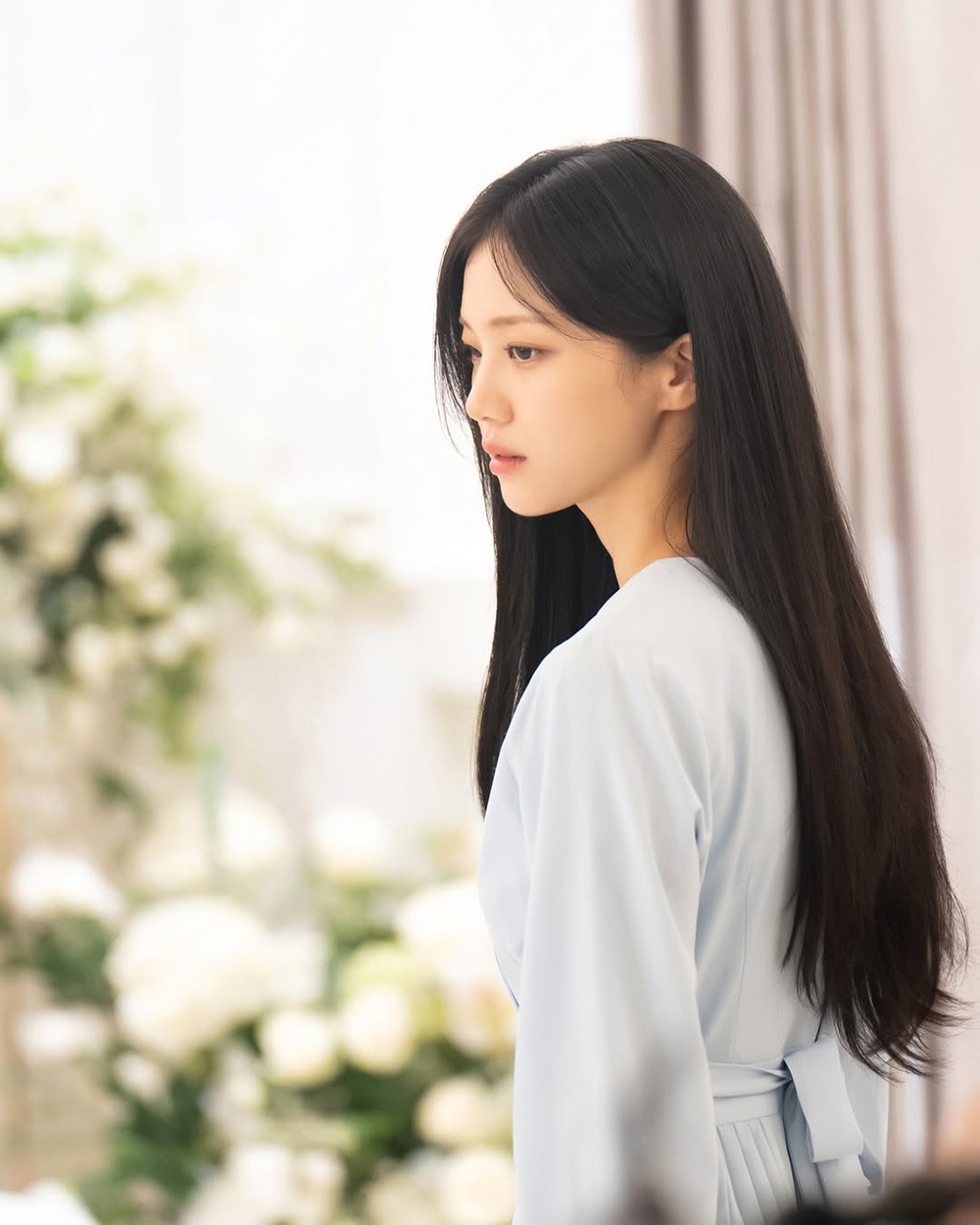 Hong Hwa Yeon và tủ đồ từ "Buried Hearts" đến đời thường | ELLE